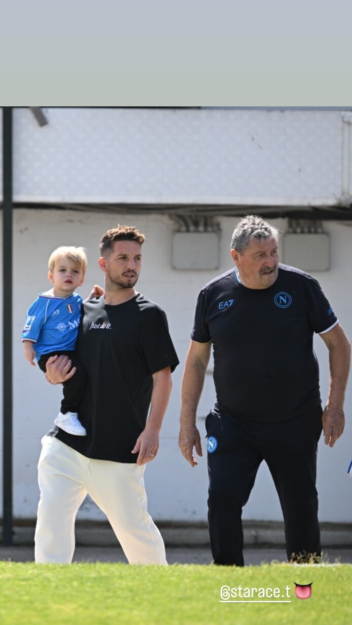 Weer even God in Napels: Dries Mertens neemt zoontje Ciro mee naar ...