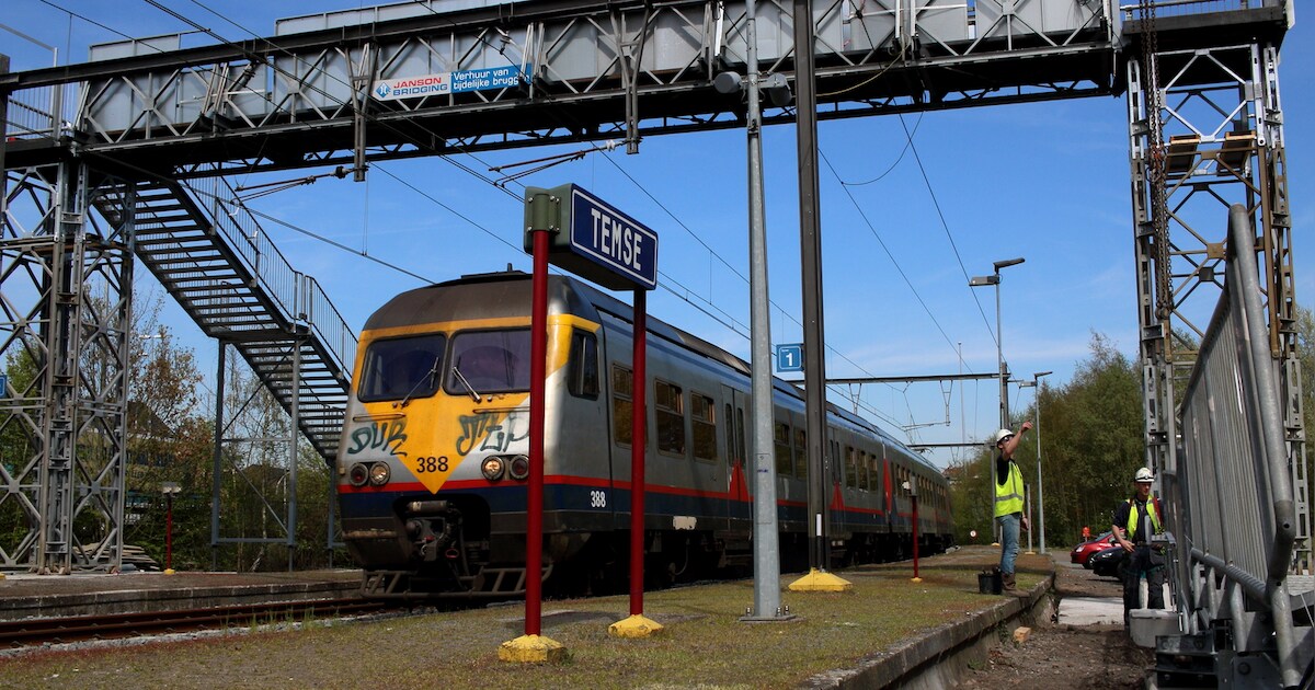 Voetgangersbrug over spoor staat recht | Temse | hln.be