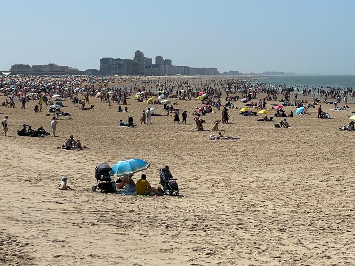 Ideaal strandweer lokt volk naar Oostende, maar overrompeling blijft ...