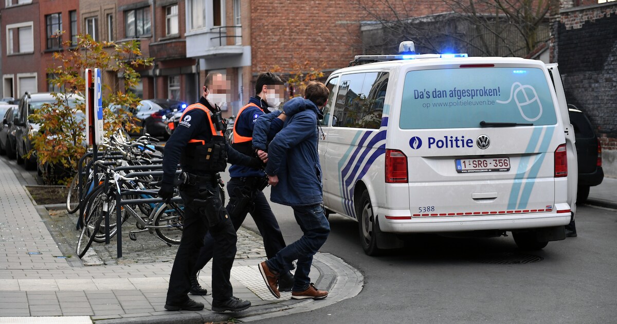 Politie pakt twintiger op die gebouw van familie Appeltans binnendringt ...