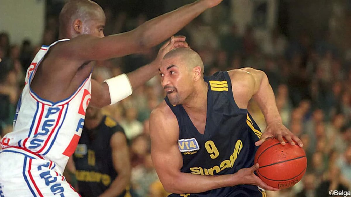 Barry Mitchell, voormalig profbasketballer en vader van NBA-speler Ajay ...