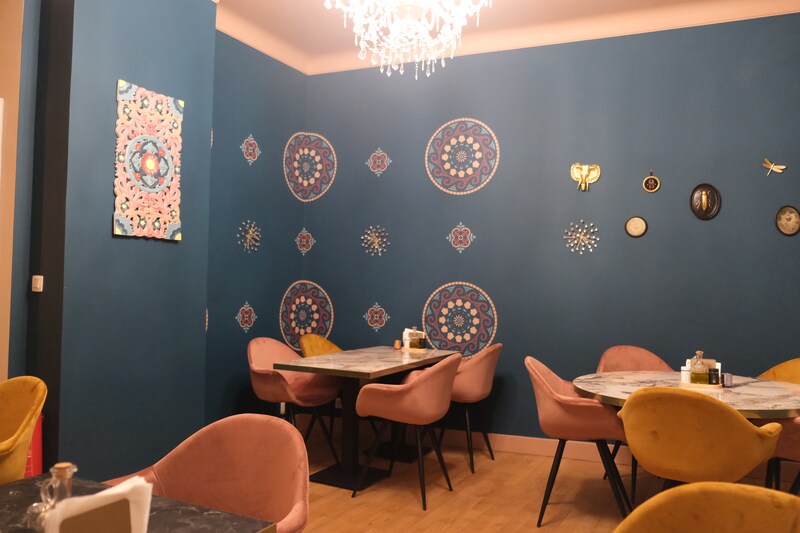 NET OPEN. Syriër Samaan opent Grieks restaurant in Befferstraat in ...