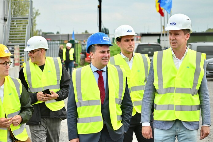 Minister Brouns bezoekt VDAB-opleidingscentrum | Roeselare | hln.be