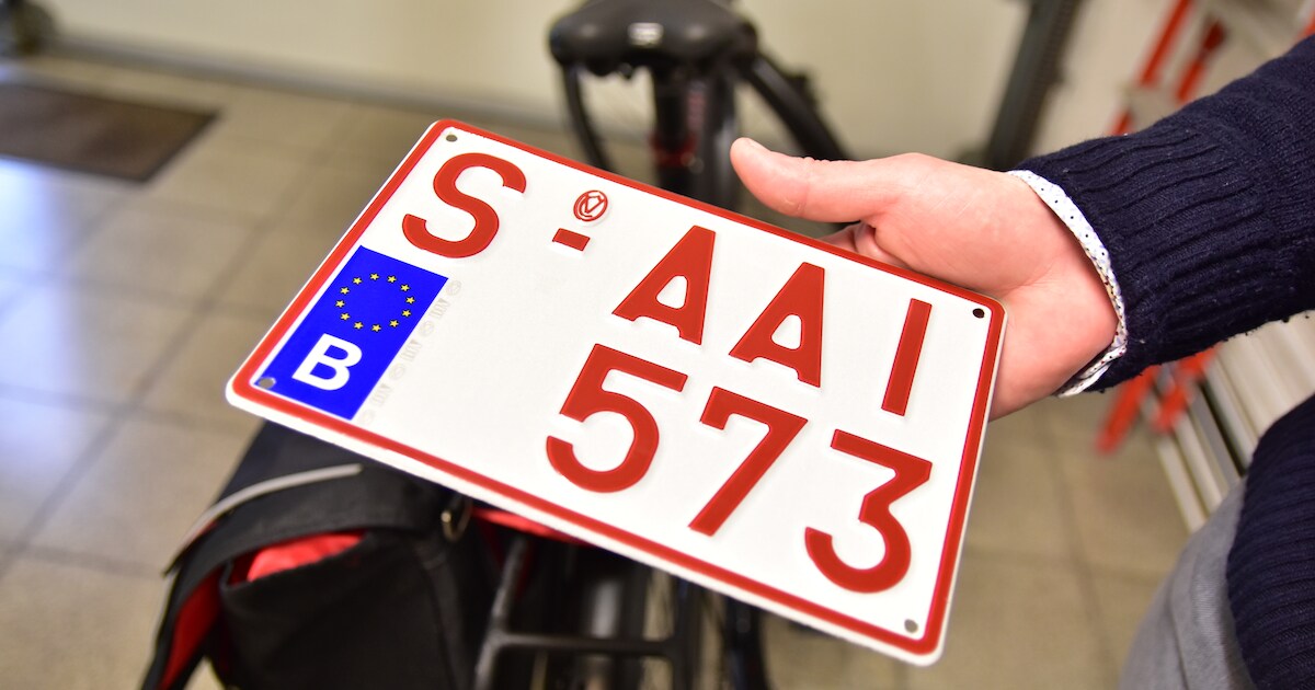 Nummerplaat elektrische fietsen valt wel héél groot uit | Binnenland ...