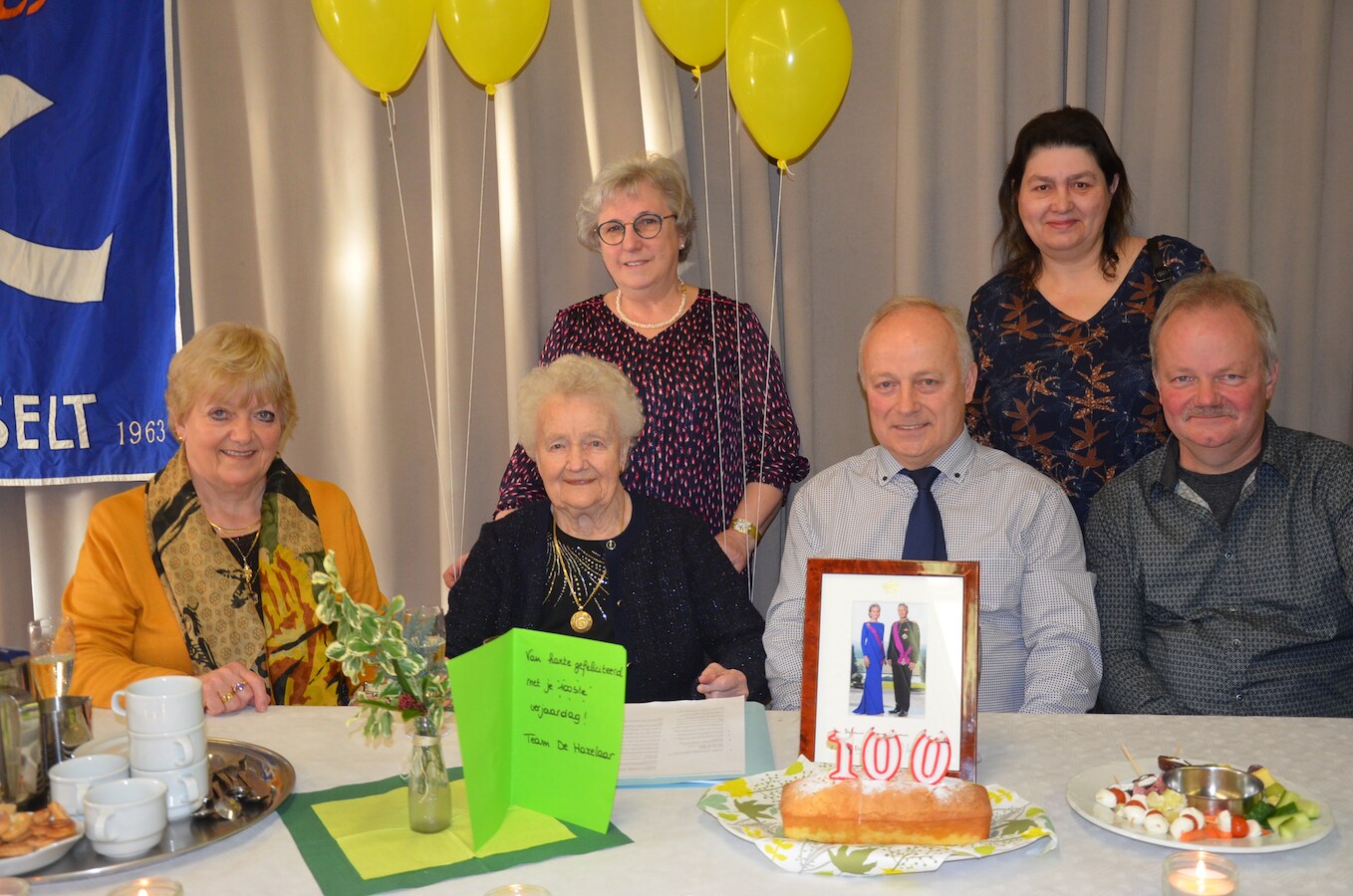 Dorpsgenoten verrassen 100-jarige Maria tijdens nieuwjaarsreceptie ...