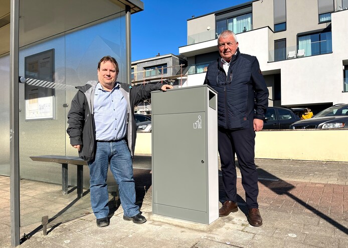 Stad plaatst 18 nieuwe vuilnisbakken aan bushaltes | Menen | hln.be