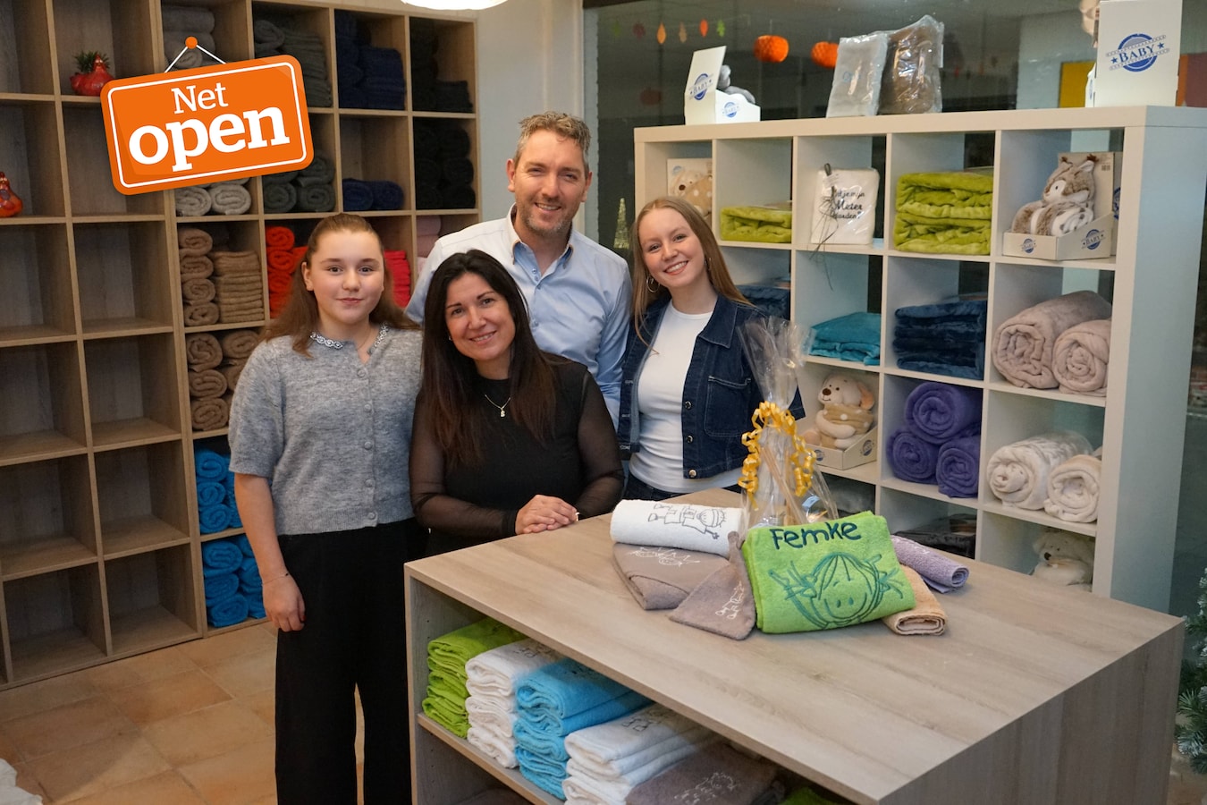 NET OPEN. Steven (44) keert na zes jaar met Towelshop terug naar De ...