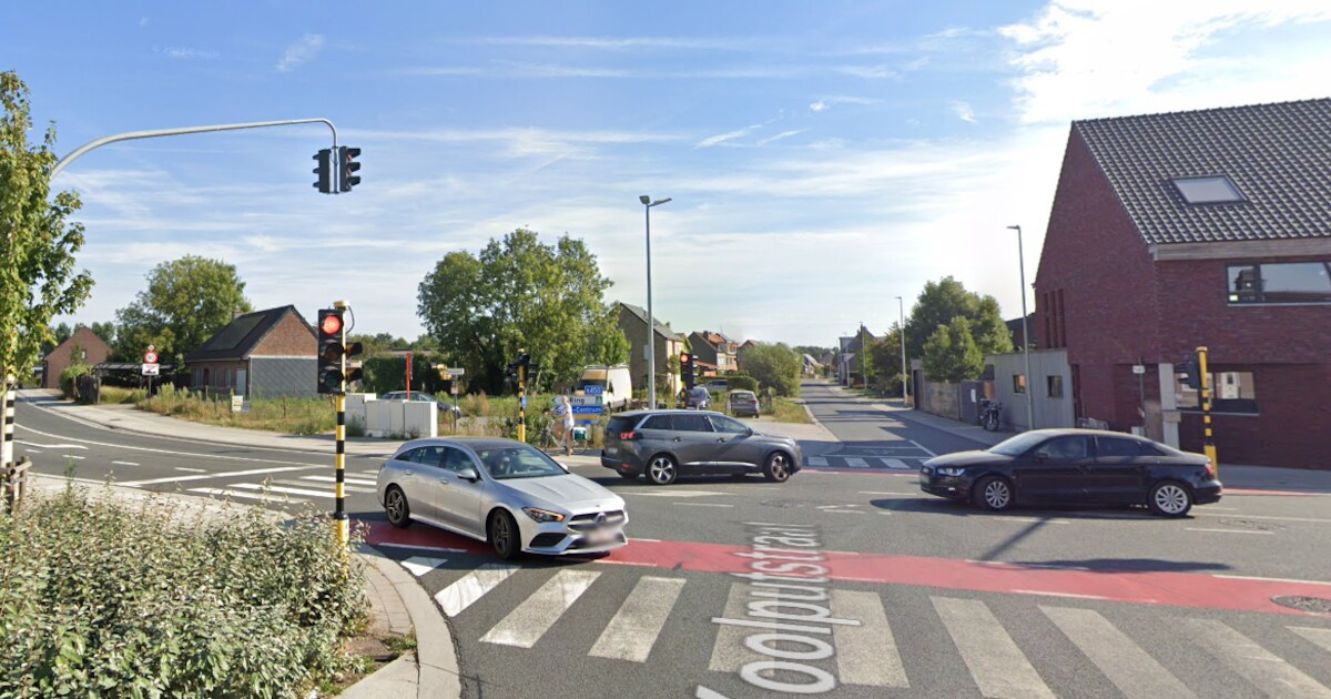 Twee gewonden bij frontale botsing op kruispunt Dijkstraat | Beveren | HLN.be