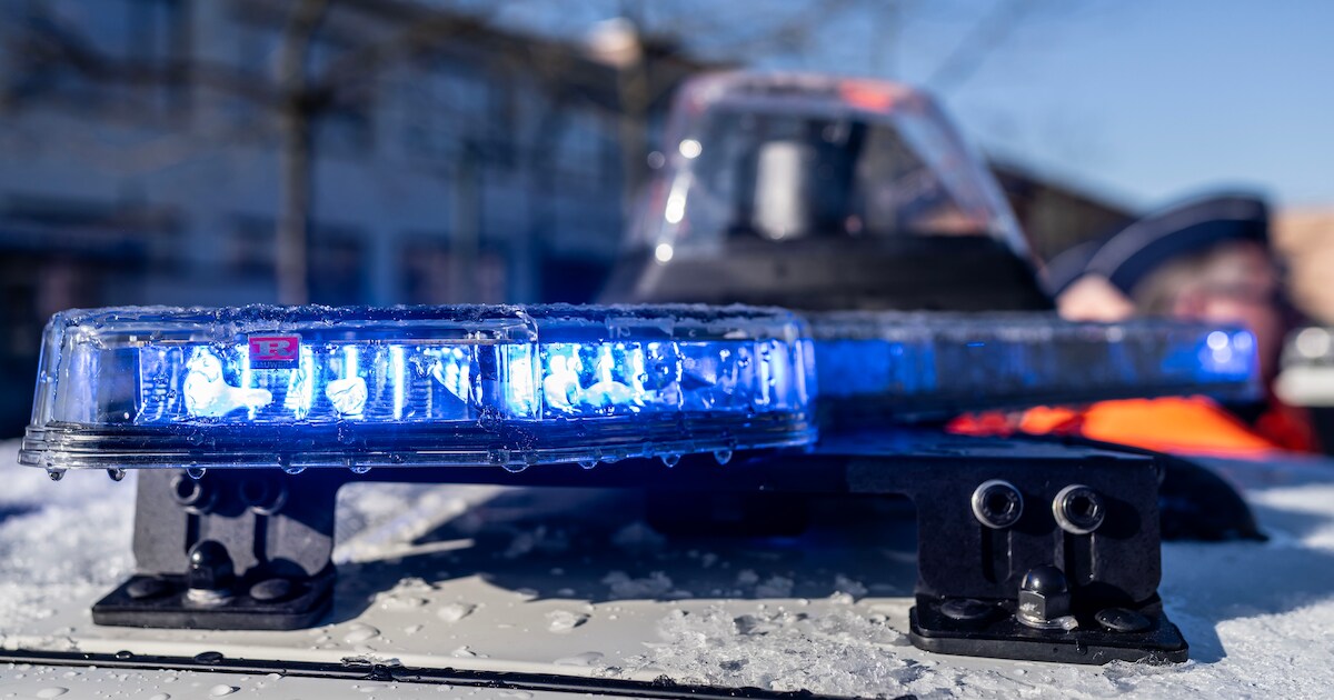 Auto zwaar beschadigd na aanrijding tijdens politieachtervolging ...