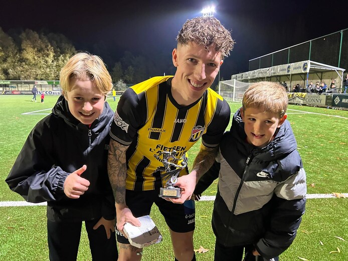 Jordy Peffer bezorgt met hattrick Lyra-Lierse eerste zege in 2024 ...
