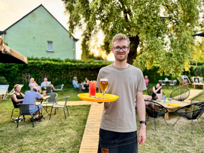 RESTOTIP. Bar Louis: frisse cocktails drinken onder de kerktoren ...