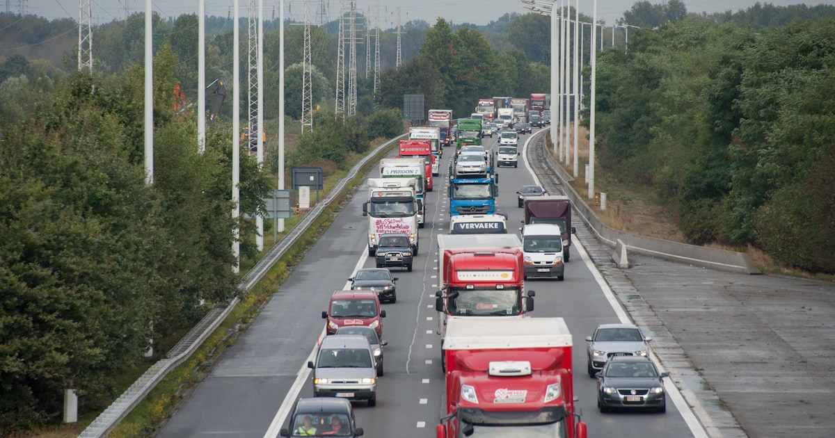 50 minuten file op E19 naar Antwerpen door ongeval ter hoogte van Rumst ...