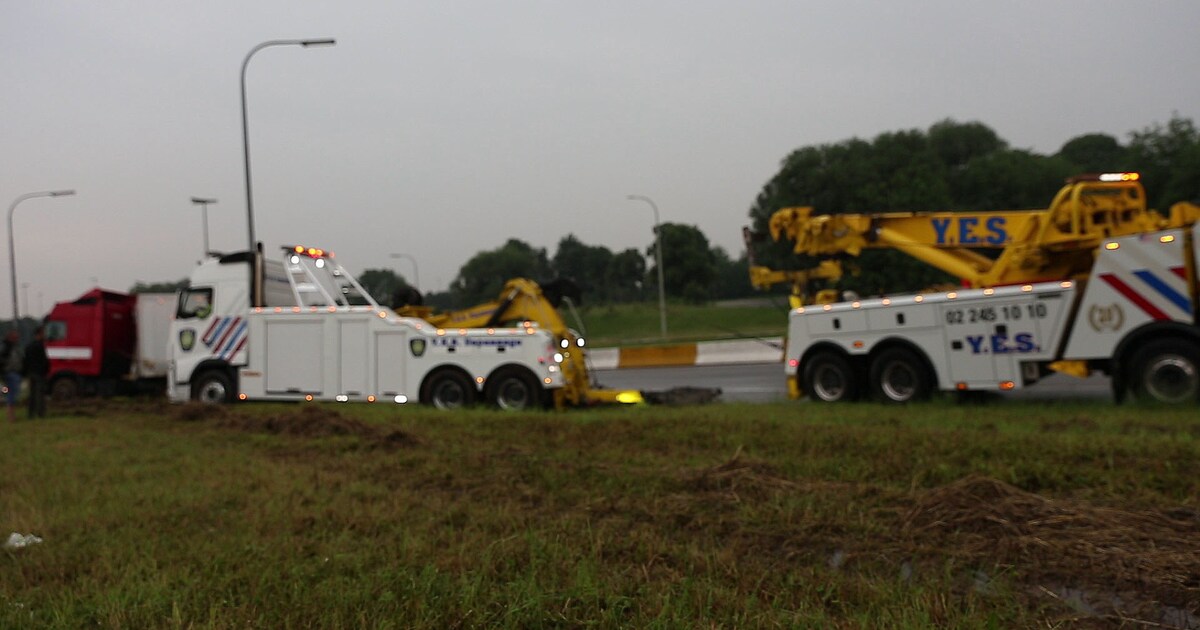 Takeldienst moet collega te hulp schieten | Asse | hln.be