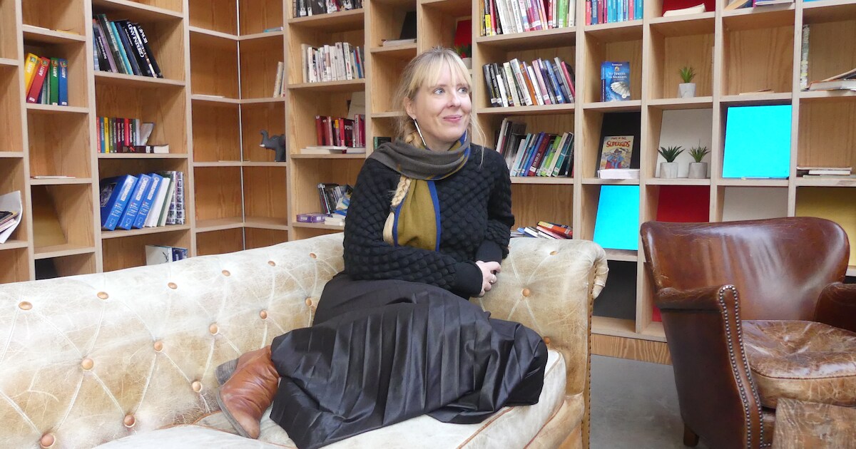 Stadsdichter Jana Arns steunt mensen met dementie met dichtbundel ...