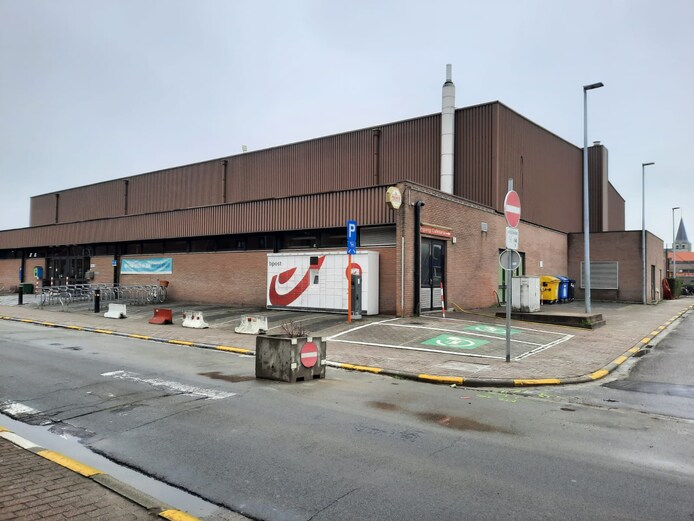 Dakisolatie en zonnepanelen voor sporthal Ivo Van Damme | Herent | hln.be