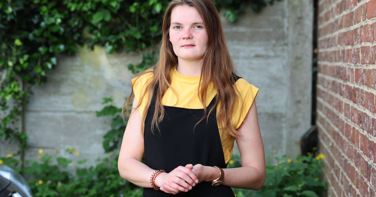 Na een jaar zonder tanden krijgt Alana (26) nieuw gebit: “De grootste ...