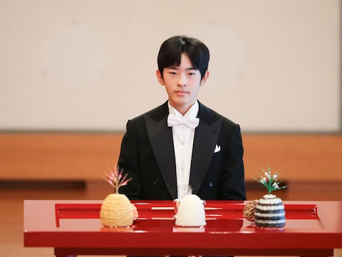 Japanse prins Hisahito (19) woont eerste staatsbanket bij tijdens ...