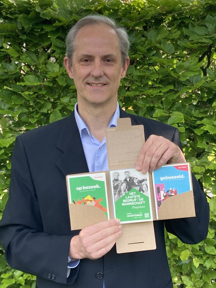 Programmabrochure GC Den Bussel in feestelijke geschenkverpakking voor ...