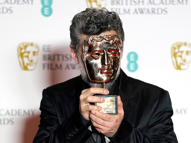 MNM-presentator Manu Van Acker deelt Belgische punten uit tijdens ...