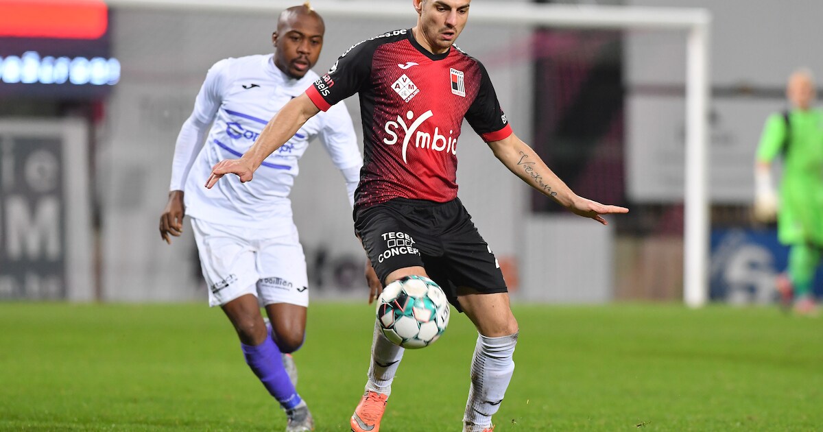 Anthony Bova, die nog geen minuut speelde, hervat met RWDM de ...