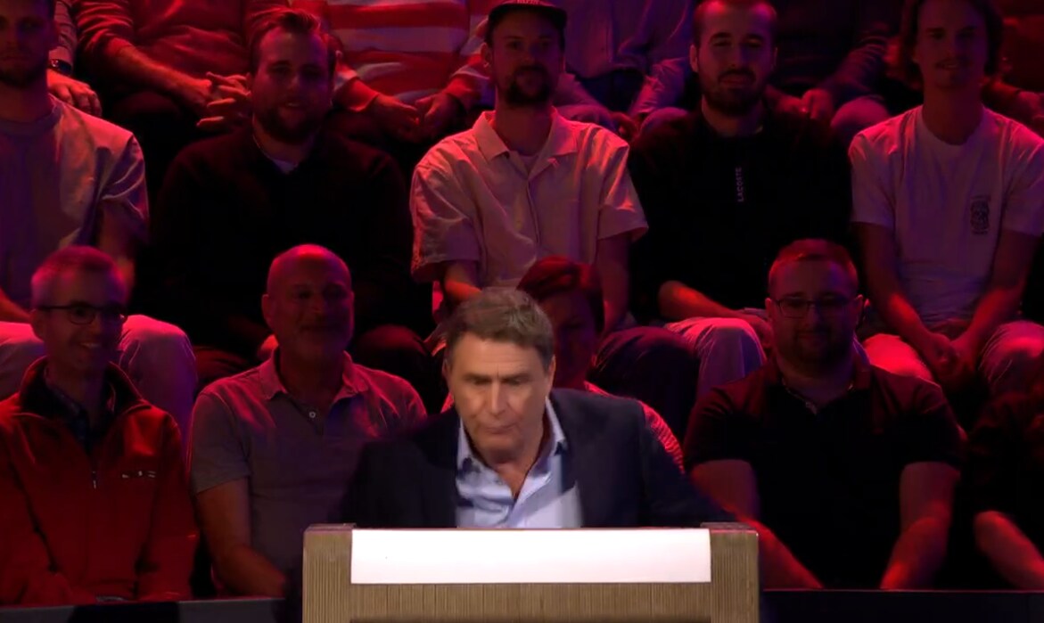 Een blote sixpack, excuses aan de koning en Erik Van Looy die van zijn ...