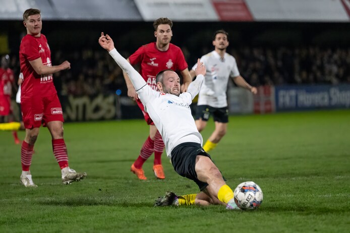 Lokeren-Temse laat twee dure punten liggen in Hoogstraten: “Voetballen ...