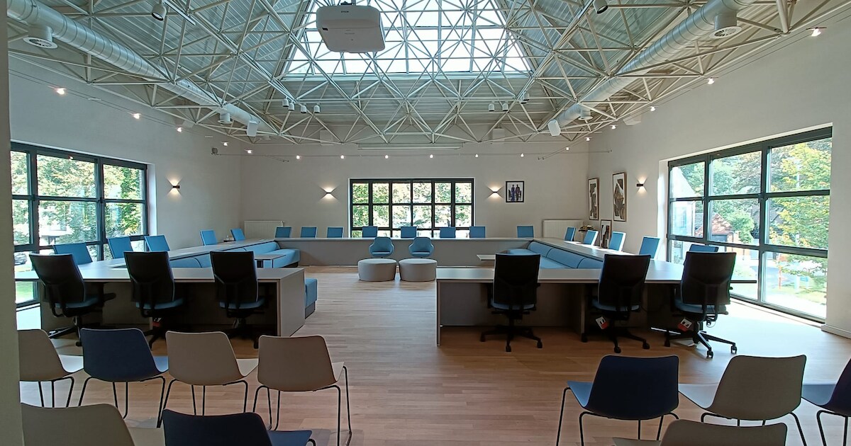 Nieuw meubilair voor de raadzaal in het Administratief Centrum | Gistel ...
