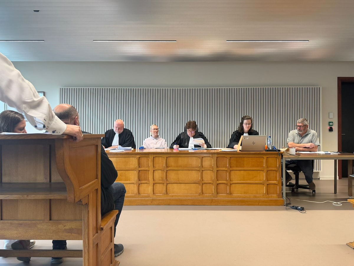 Onzeker rijgedrag trekt aandacht van politie: bestuurder blijkt onder ...