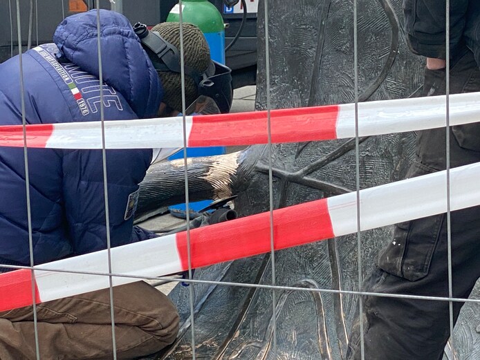 Blad op de Kouter is hersteld, nadat het weer eens was aangereden ...