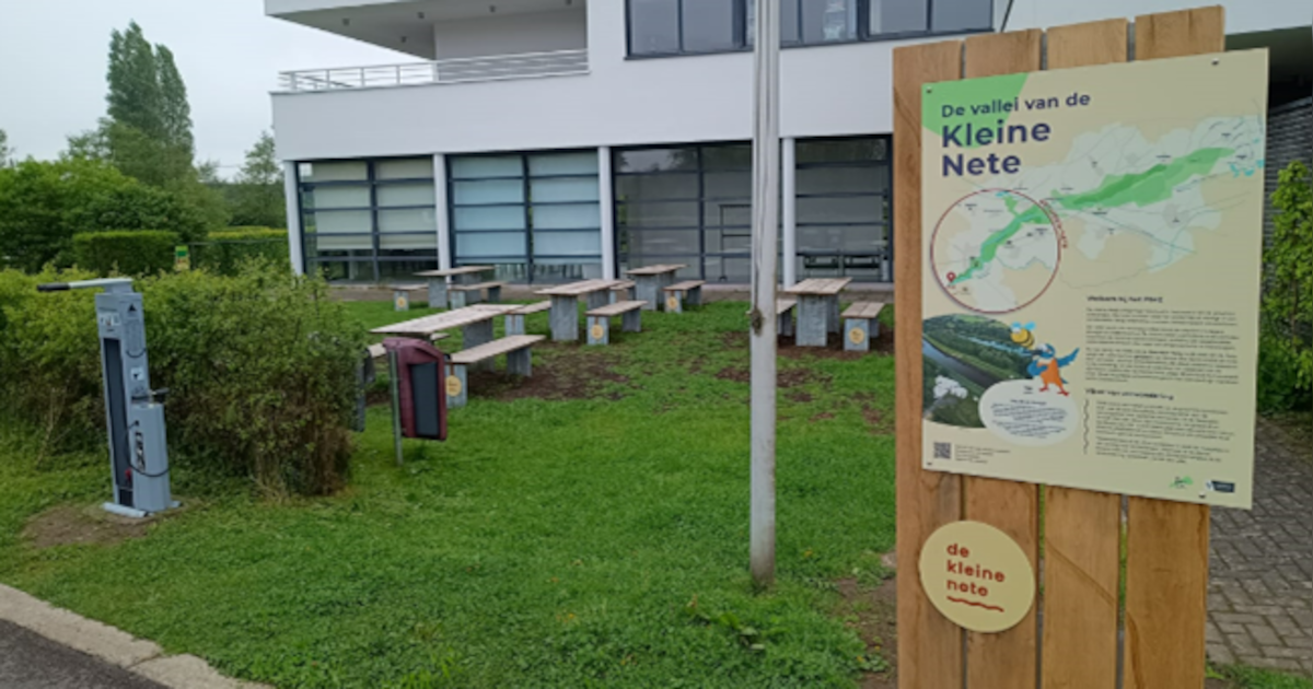 PIME opent picknickweide met waterdoorlatend grindgazon en eikenhouten ...