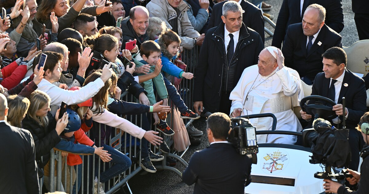 Tienduizenden mensen verzamelen in Koning Boudewijnstadion voor ...