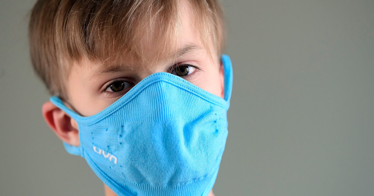 “Honderd neuzen vegen, honderd keer handen ontsmetten”: een dag in het ...