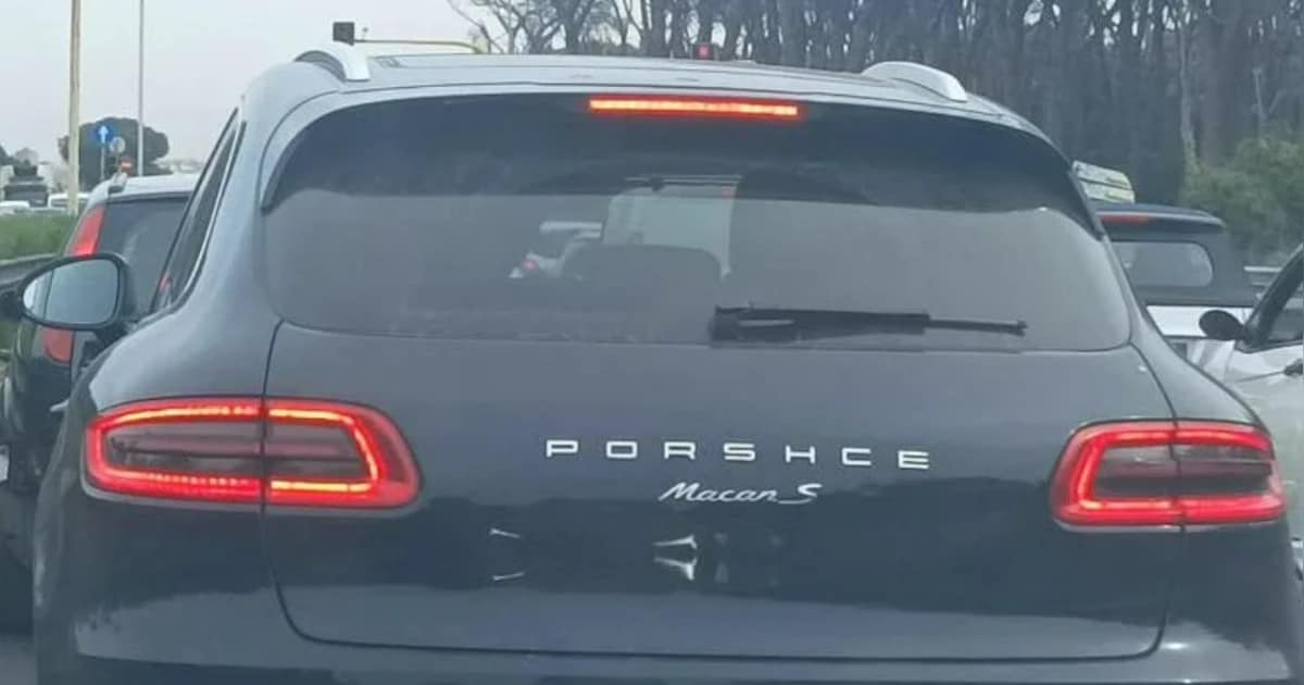 FOTO. Wat is er mis met deze Porsche? | Het leukste van het web | HLN.be