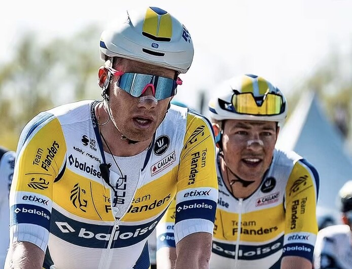 Alex Colman herstelt na val in Ronde van Limburg: “Mijn gezicht hing al ...