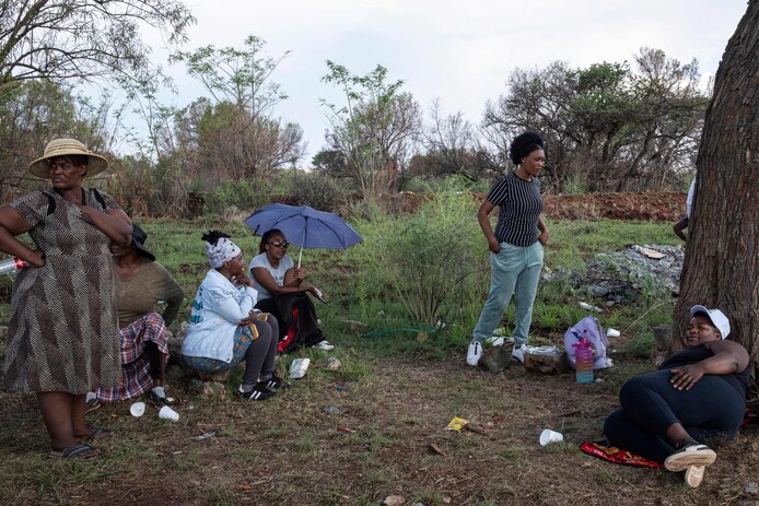 Ruim 4.000 illegale mijnwerkers weigeren in Zuid-Afrika uit verlaten ...