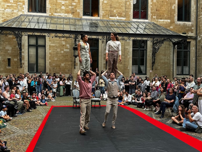 Acrobatie, dans en muziek: Zomerpret op spectaculaire manier geopend ...