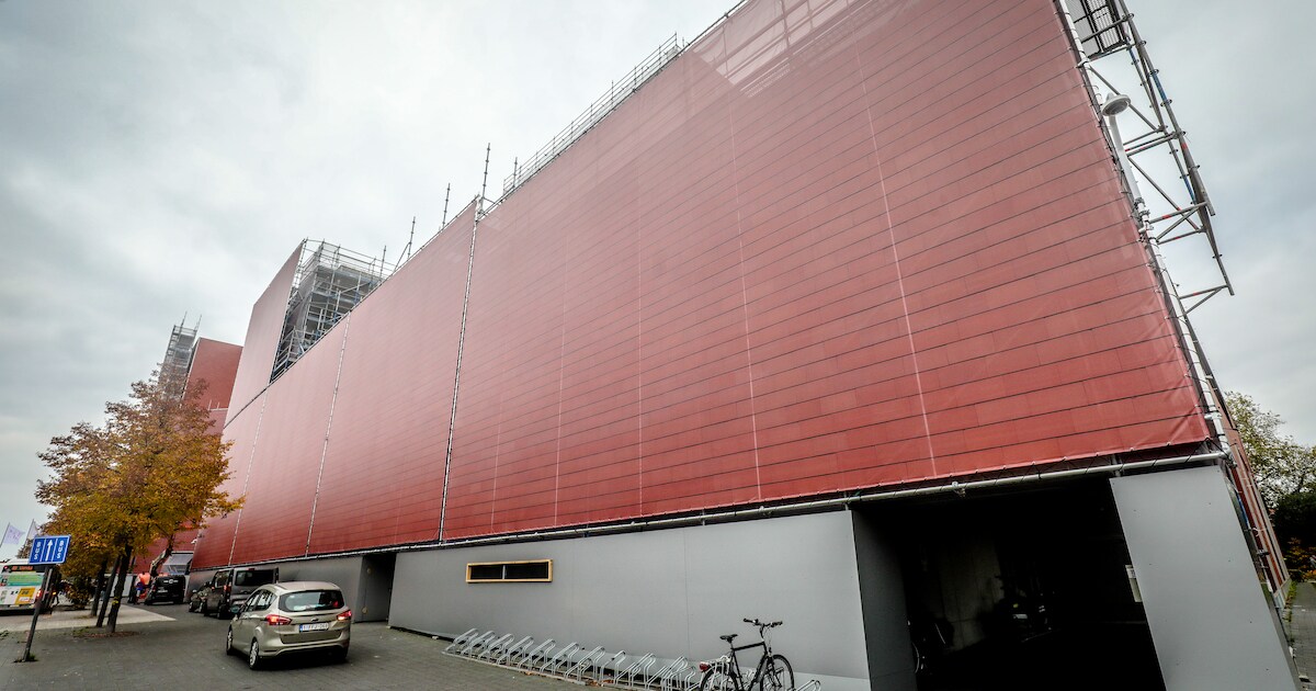 2.400 (!) vierkante meter aan geveldoeken met kleuren van Concertgebouw ...