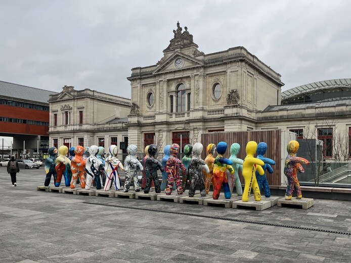 K-dolls keren terug naar Leuven: “Poppen werden beschilderd door ...