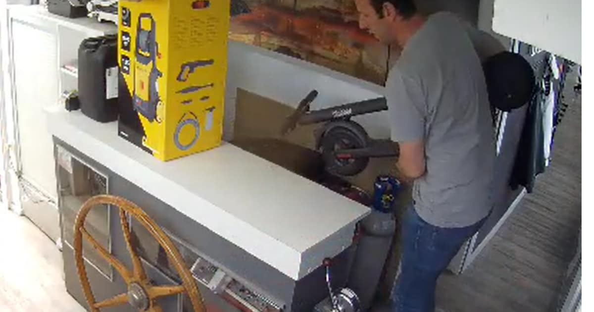 Gasten Bootel Ahoi op klaarlichte dag met e-step aan de haal in ...