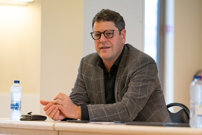 Vooruit Antwerpen geeft leden duiding over racismerel met Tom Meeuws ...