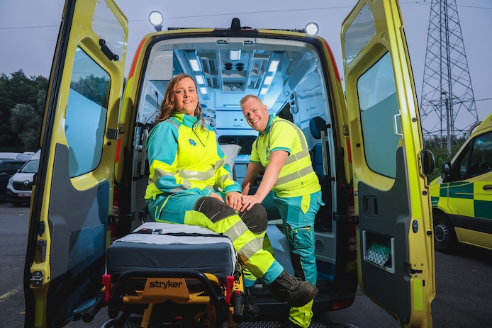 Wie zijn 'Poepie' en 'Muis', het ambulancierskoppel uit de nieuwe VRT ...