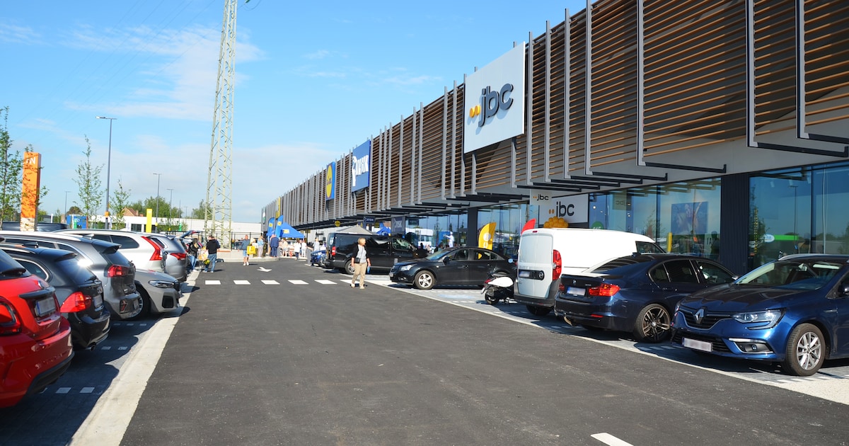 Winkelpark Ninouter krijgt extra laadpalen, verkeer vrijdag tijdelijk ...