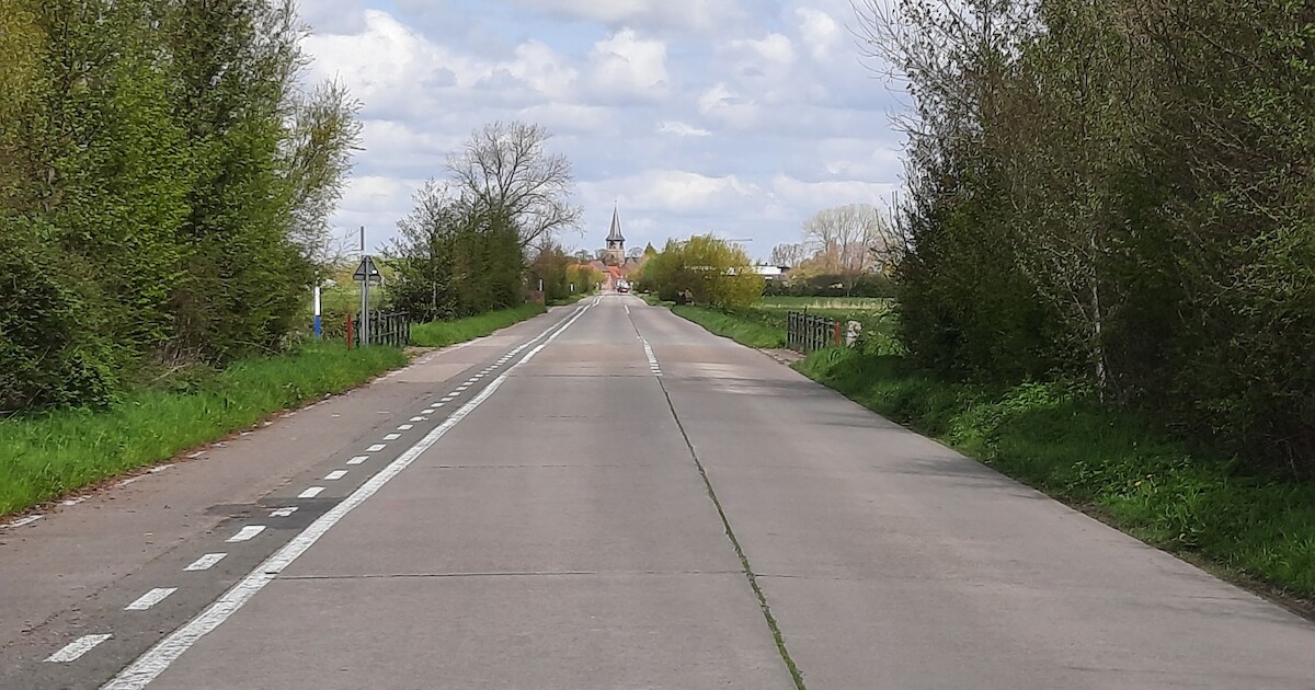 Lo-Reninge trekt de fietsvriendelijke kaart met fietspaden en brug | Lo ...