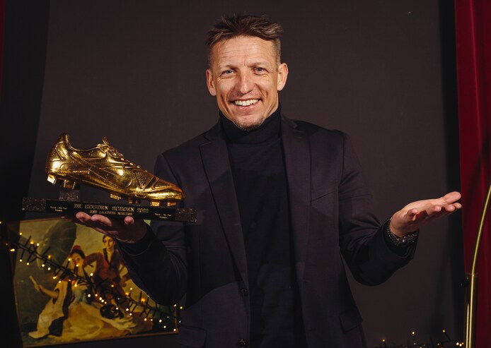 Je kan nu ook op fanreis met Wesley Sonck, maar je moet wel kunnen ...