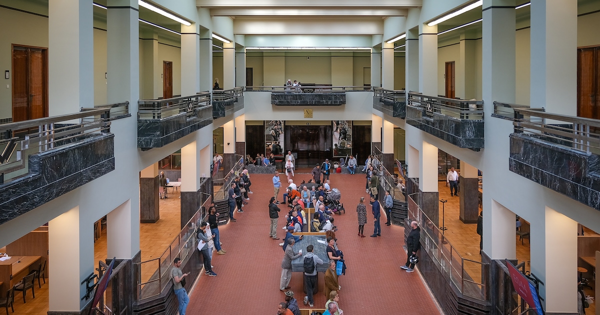 Art-decogemeentehuis van Vorst heropent de deuren na volledige ...