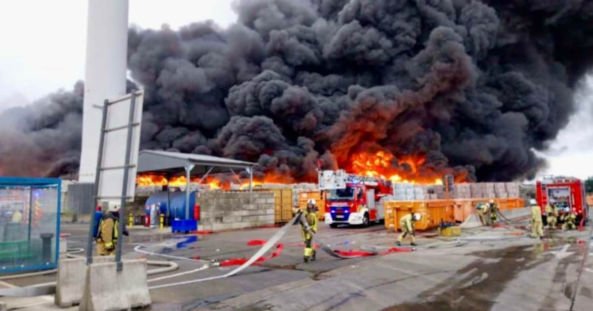 Vlammenzee bij Indaver in Willebroek is na ruim 15 uur geblust: “Woning ...