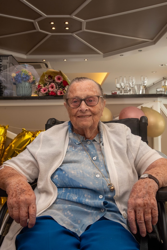 ‘Dokter Hilda’ blaast 101 kaarsjes uit: “Ze lag mee aan de basis van ...