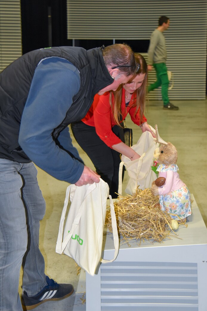 Chocolademaker Libeert trakteert weknemers DUCO in Veurne op ...