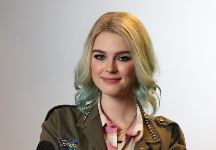 “Ik werd ook gepest vroeger”: Emma van ‘#LikeMe’ presenteert deze week ...