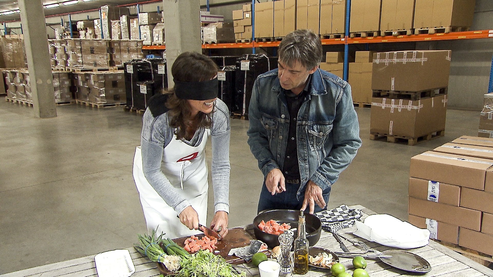 Luk Alloo test uit: kan Pascale Naessens ook geblinddoekt koken? | Foto ...